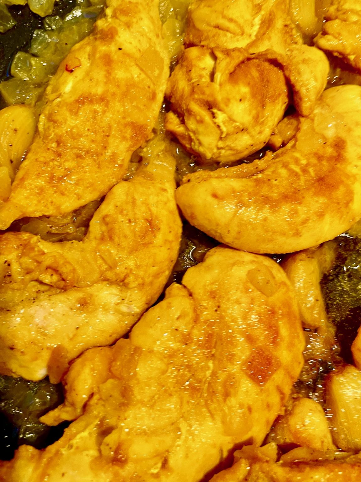 Golden Turmeric & Garlic Chicken: A Simple Aromatic Delight
